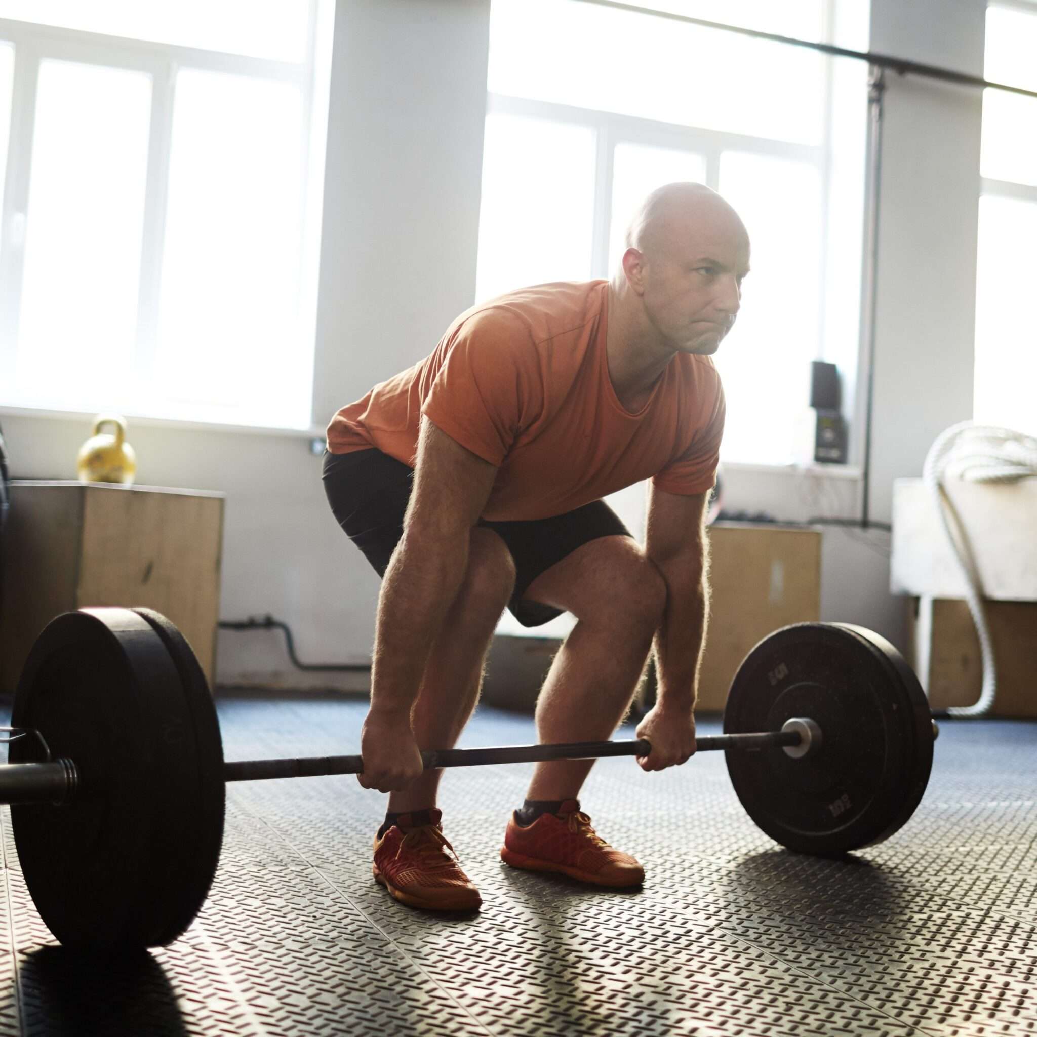 Deadlift: come si fa lo stacco da terra, muscoli coinvolti e benefici